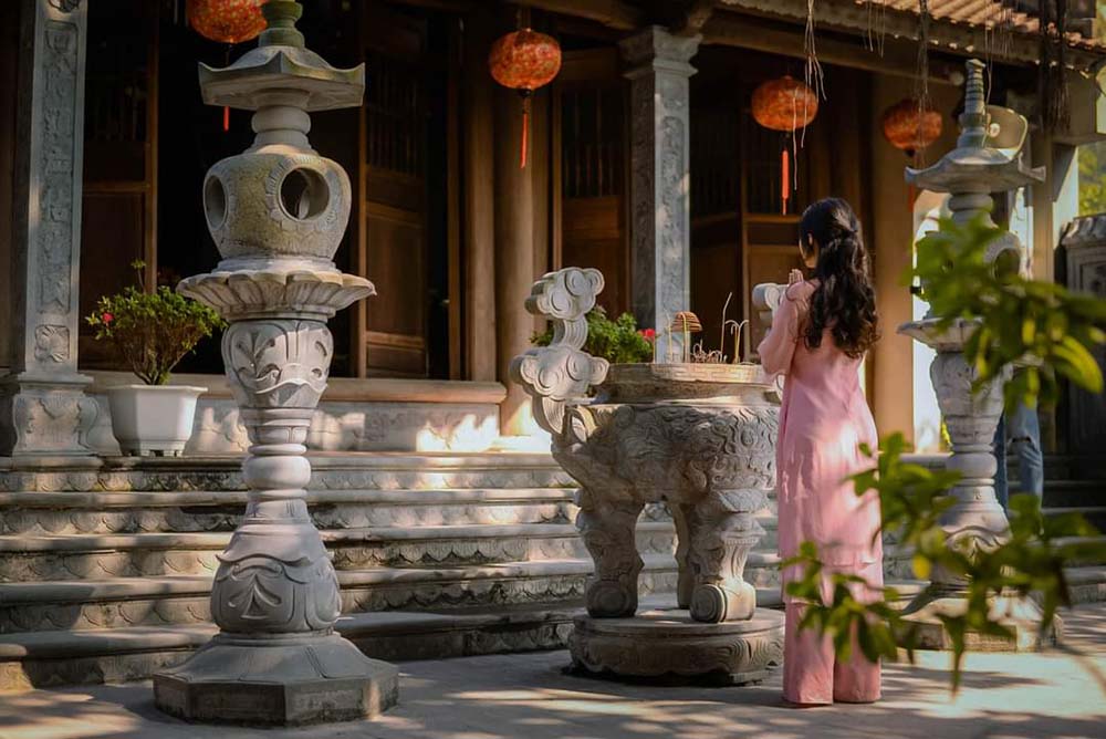 Do's and Don'ts Rules of Visiting Temples in Vietnam