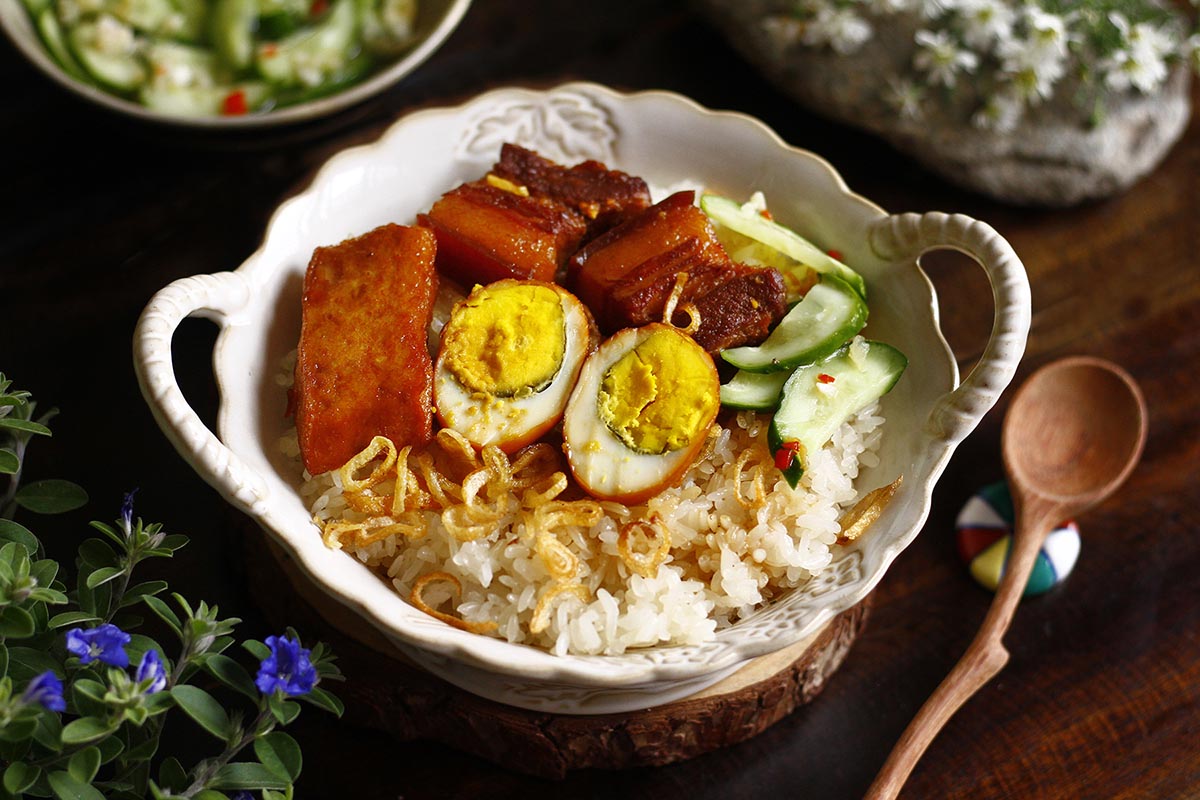 11 Vietnamese dishes as “Best Street Food in Southeast Asia”