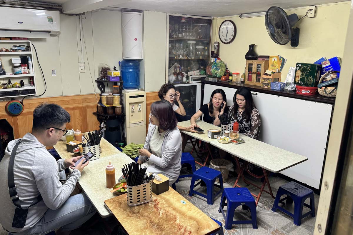 The Chicken Pho Stall in a 10m² Room in Hanoi’s Old Quarter