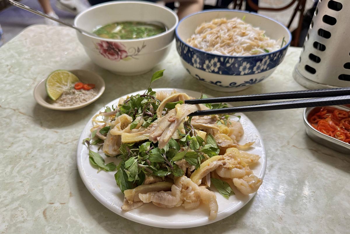The Chicken Pho Stall in a 10m² Room in Hanoi’s Old Quarter